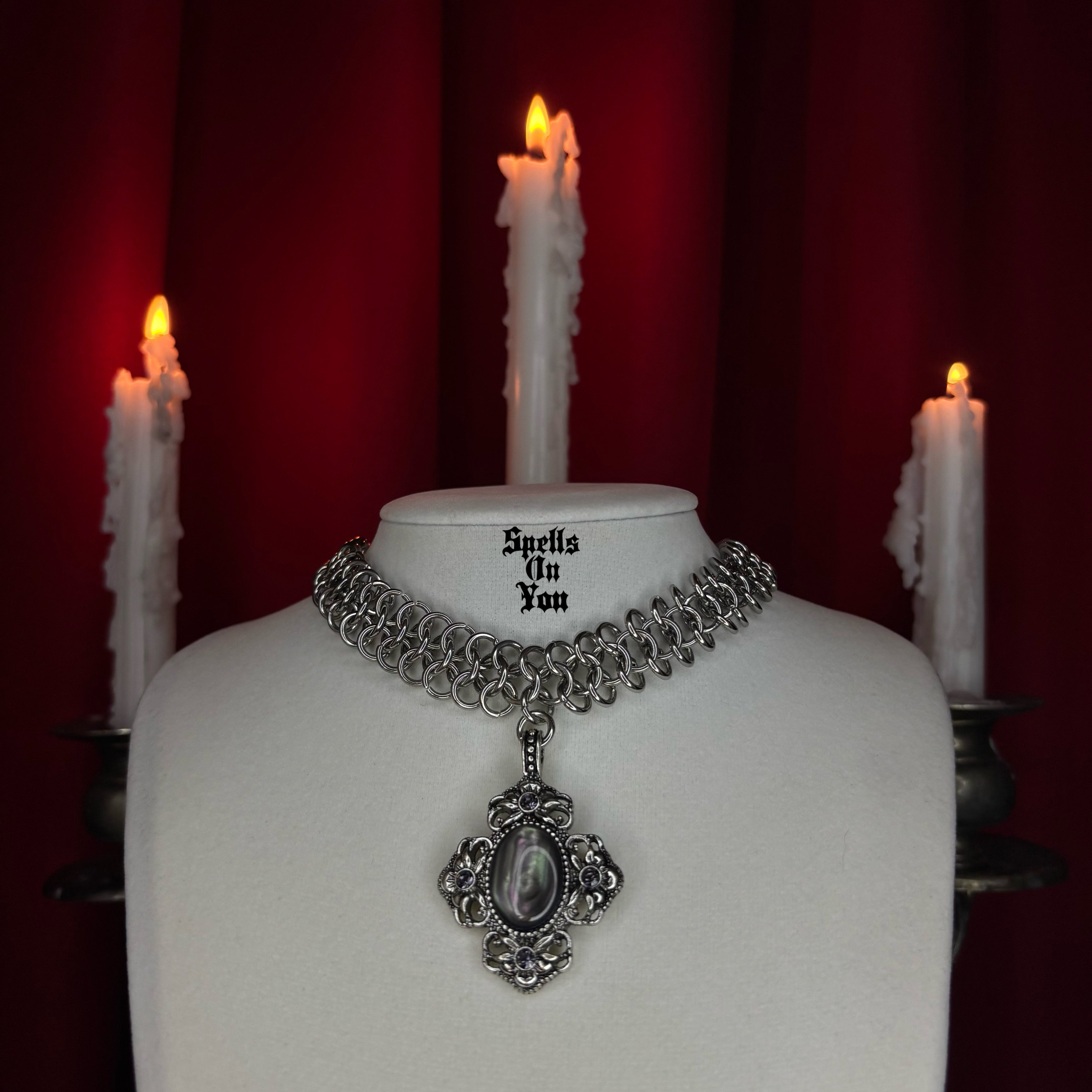 ‘𝖜𝖍𝖊𝖓 𝖎 𝖆𝖒 𝖖𝖚𝖊𝖊𝖓’ 𝖈𝖍𝖆𝖎𝖓𝖒𝖆𝖎𝖑 𝖓𝖊𝖈𝖐 – Spellsonyou